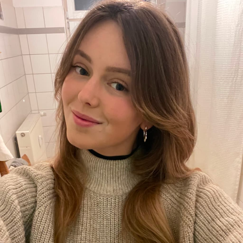 The #1 AI Professional Headshot Generator For LinkedIn & More